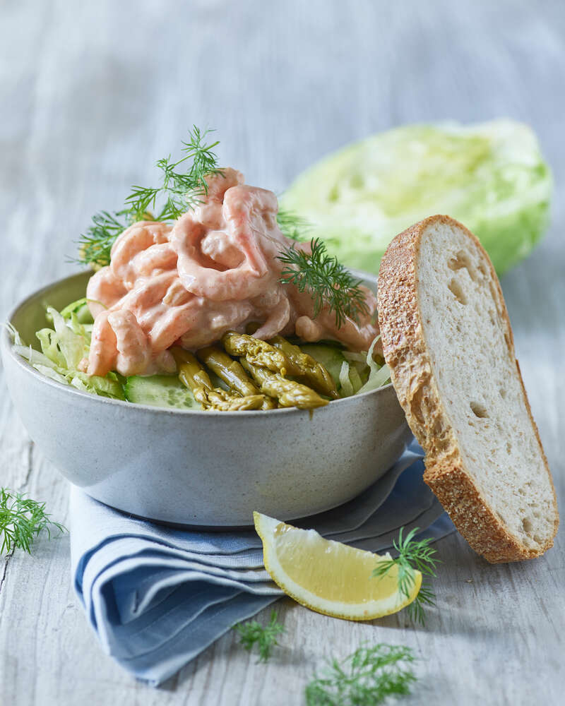 Rejecocktail med asparges og brød - Sense opskrift