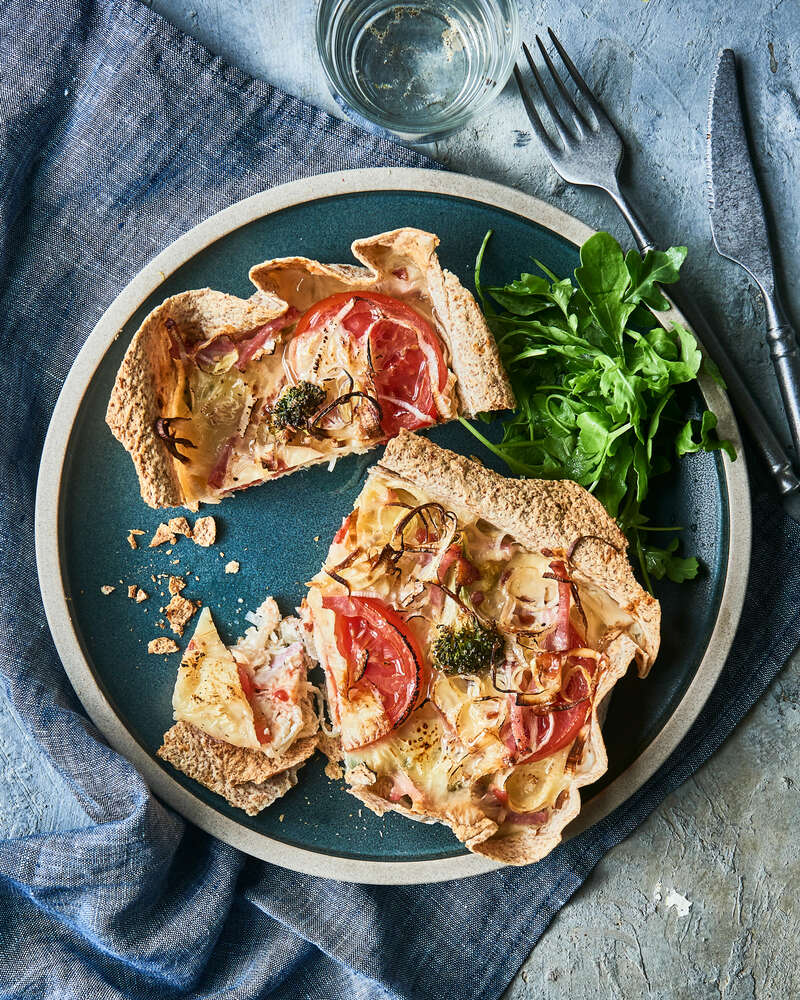 Tortillatærte med skinke, ost og bacon - Sense opskrift