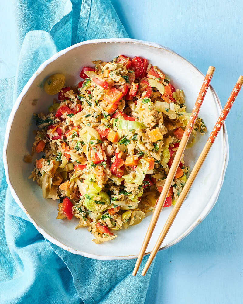 Stegte ris med æg, grønkål og porre - Sense opskrift