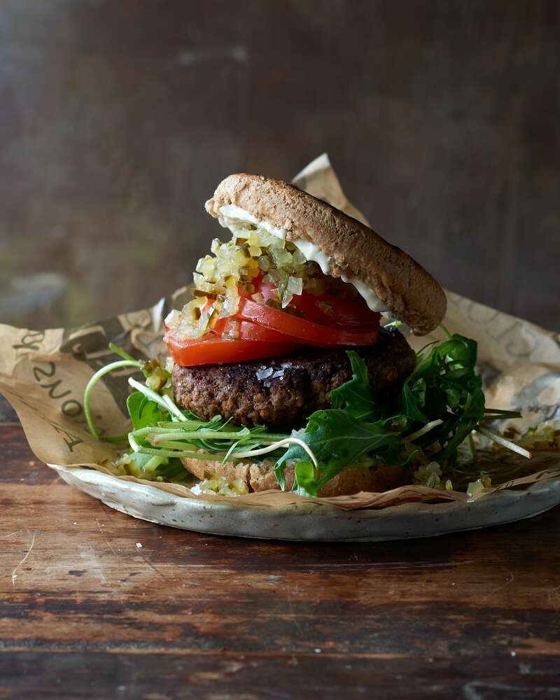 Klassisk burger med estragondressing - Sense opskrift