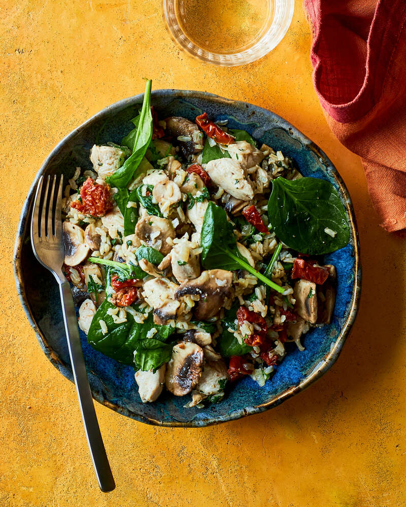 Risret med kylling, soltørrede tomater, spinat og champignon - Sense opskrift