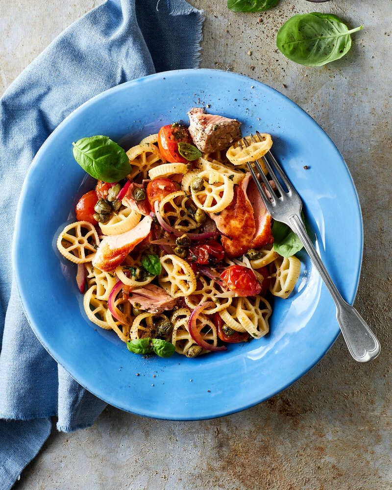 Pasta med laks, cherrytomater og kapers - Sense opskrift