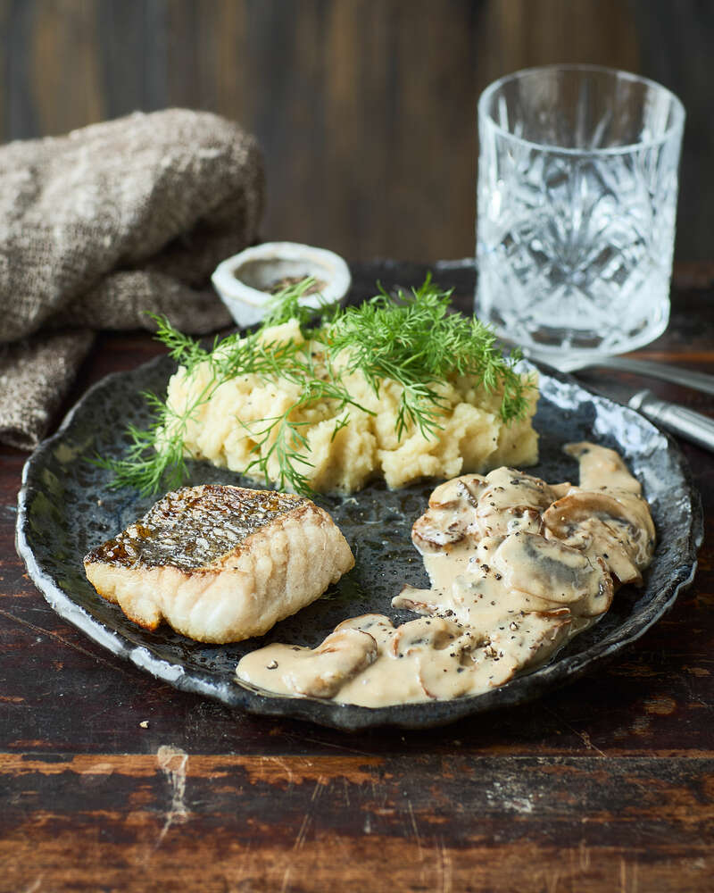 Stegt kulmule med knoldsellerimos og champignonsauce - Sense opskrift